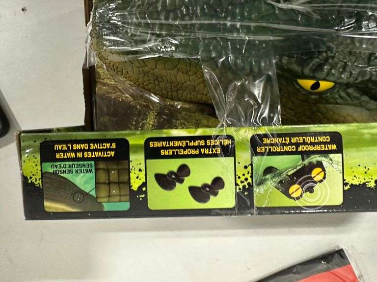 Bass Pro Shops Remote Control Trick Gator Boat - Lambrecht Auction, Inc.