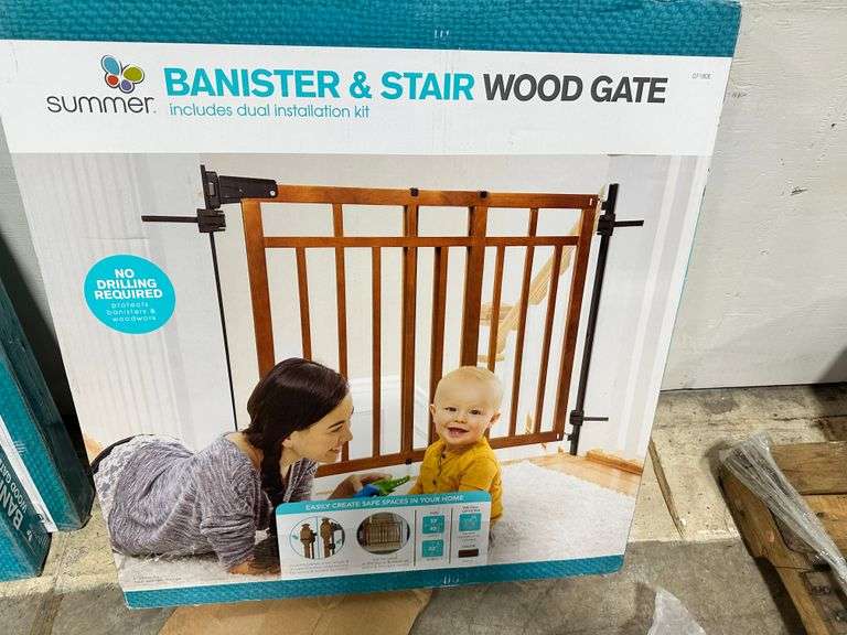 Summer Infant 33 in. Banister and Stair Gate with Dual Installation Kit ...