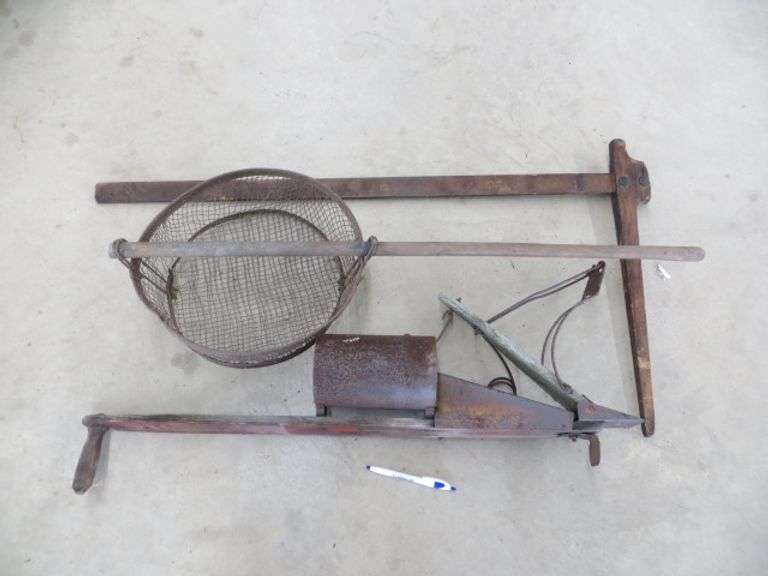 Corn Planter, Sifter, Early Square - Lambrecht Auction, Inc.