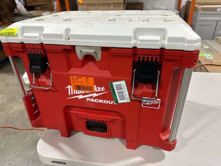 Milwaukee 22 in. Packout 40 qt. XL Cooler - Lambrecht Auction, Inc.