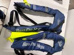 Bass Pro Shops AM33 All-Clear Auto/Manual Deluxe Inflatable Life Vest ...
