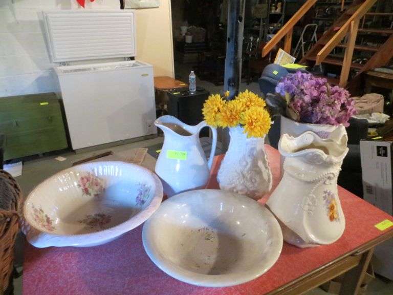 Wash Bowl & Pitcher Sets, Vases - Lambrecht Auction, Inc.