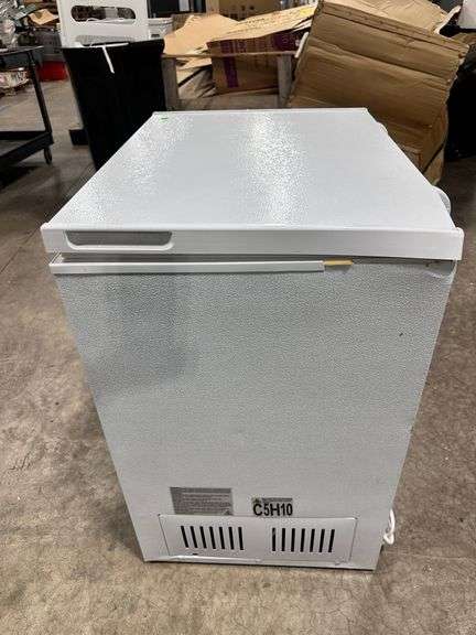 Magic Chef 5.0 cu. ft. Chest Freezer In White - Lambrecht Auction, Inc.