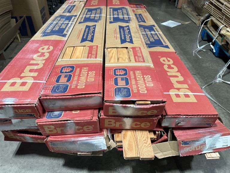 Bruce Natural Red Oak 3/4in. T x 2-1/4 in. W Solid Hardwood Flooring ...