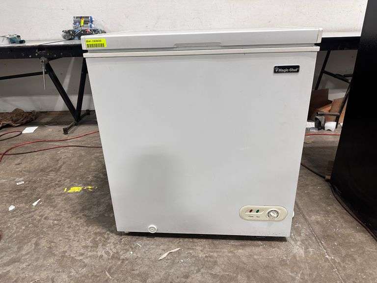 Magic Chef 5.2 cu. ft. Chest Freezer In White - Lambrecht Auction, Inc.