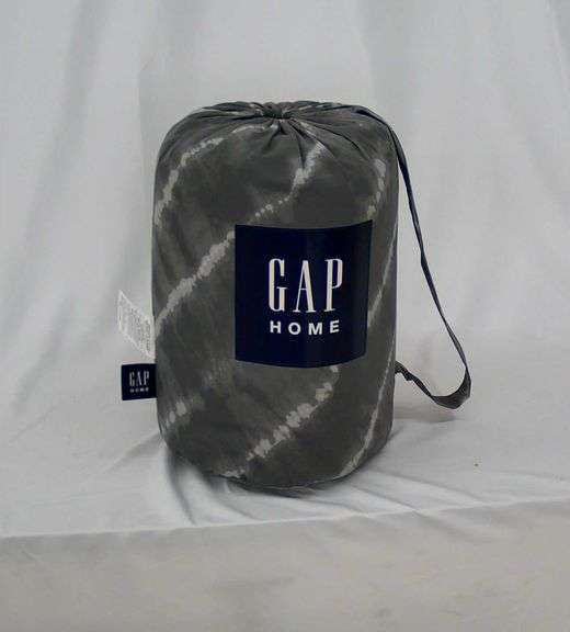Gap Home Charcoal Full/Queen Comforter and Shams - Lambrecht Auction, Inc.