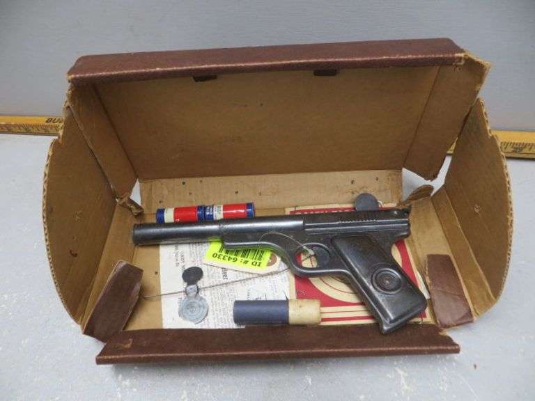 Air Pistol - Daisy Targeteer No. 118 w/ Orginal Box, Targets, & BBs ...
