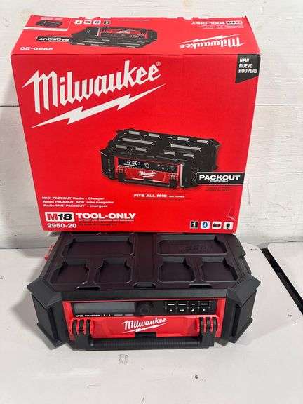 Milwaukee M18 Lithium-Ion Cordless PACKOUT Radio/Speaker with Built-In ...