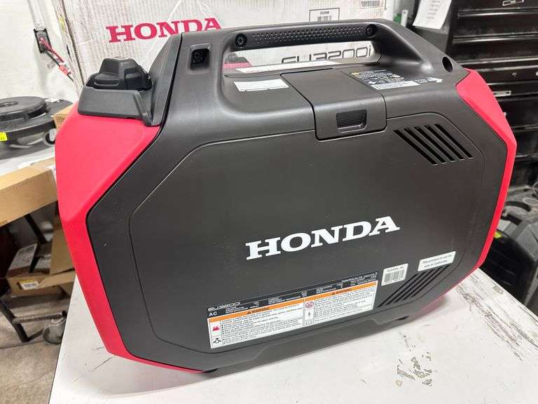 Honda 3200-Watt 120-Volt Recoil Start Gas Fuel-Injected Engine Inverter ...