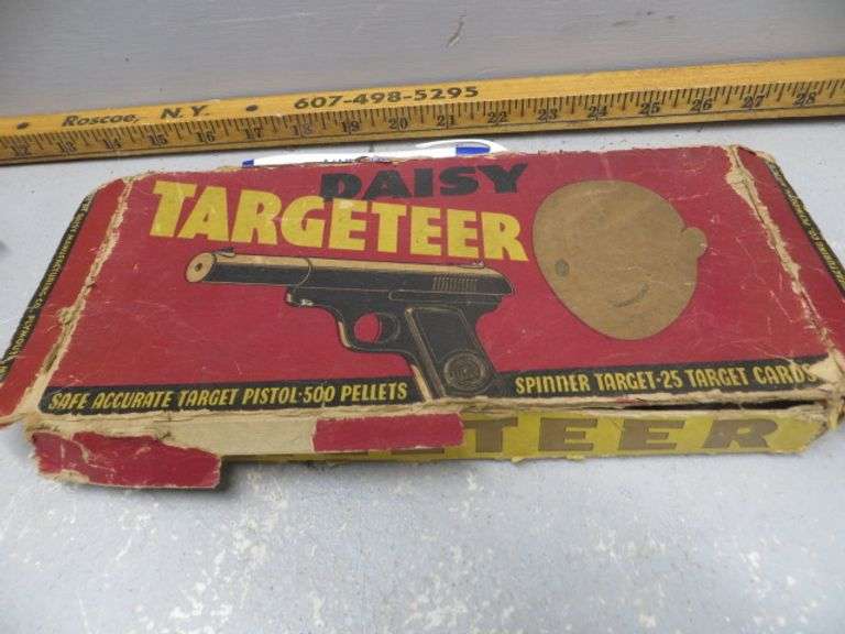 Air Pistol - Daisy Targeteer w/ Original box - Lambrecht Auction, Inc.