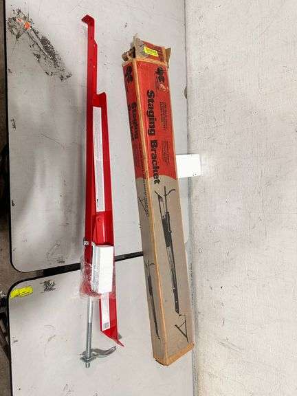 Qualcraft 2300 Side Wall Staging Bracket - Lambrecht Auction, Inc.