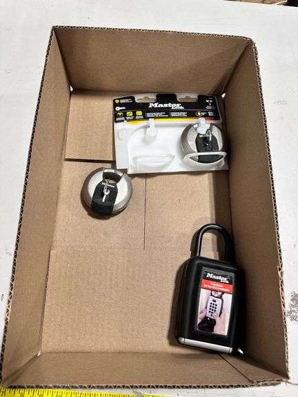 Assorted Master Lock Locks (3) - Lambrecht Auction, Inc.