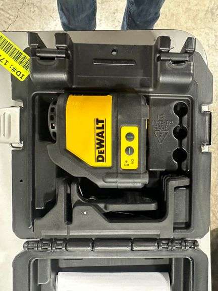 DEWALT 100 ft. Green Self-Leveling Cross Line Laser Level - Lambrecht ...
