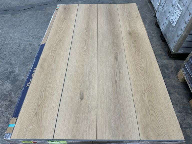Light Oak SPC Flooring 7.5mmx9"x60" - Lambrecht Auction, Inc.