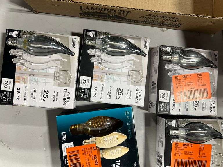 Assorted Light Bulbs - Lambrecht Auction, Inc.