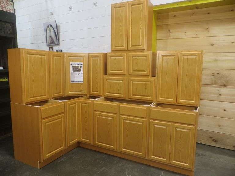 Regal Oak Kitchen Cabinet Set 10'x10' - Lambrecht Auction, Inc.