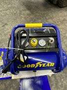 2 Gallon Oil Free Air Compressor - Lambrecht Auction, Inc.