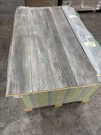 Silverado Trail Laminate Flooring 8mmx7"x51" - Lambrecht Auction, Inc.