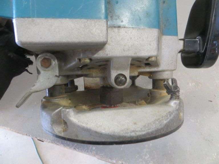 Makita Router - Lambrecht Auction, Inc.