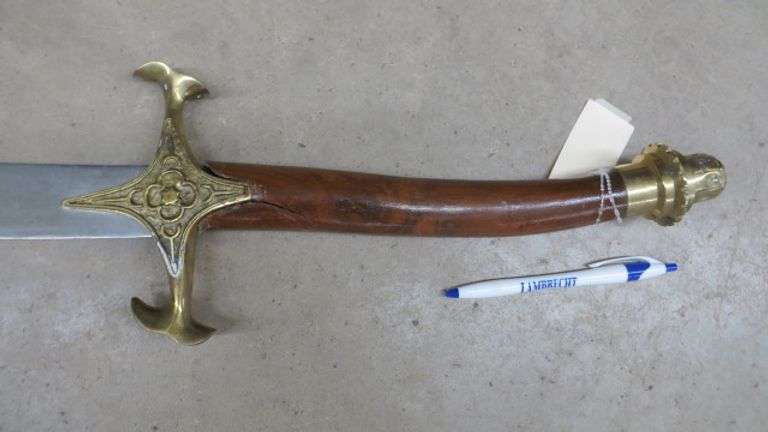 Arabian Shamshir Sword - cracked handle - Lambrecht Auction, Inc.