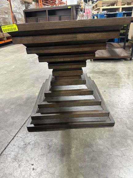 Hannodream End Table - Lambrecht Auction, Inc.