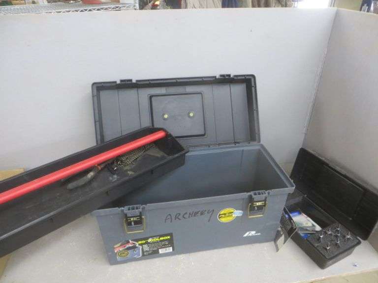 Archery Items - Mostly Broadhead Tips - Lambrecht Auction, Inc.