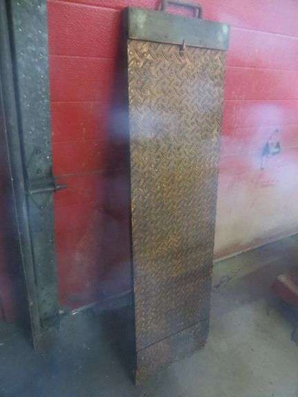 Old Wheel & Tire Balancer - Lambrecht Auction, Inc.