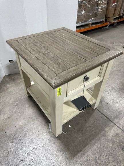 Bolanburg End Table - Lambrecht Auction, Inc.