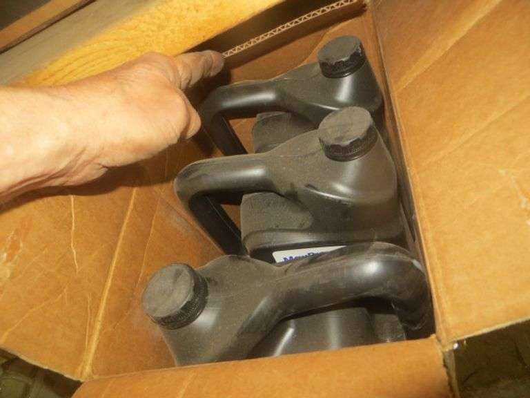 Mopar Max Pro 15W-40 Motor Oil - 3.9 Gallon Total - Lambrecht Auction, Inc.