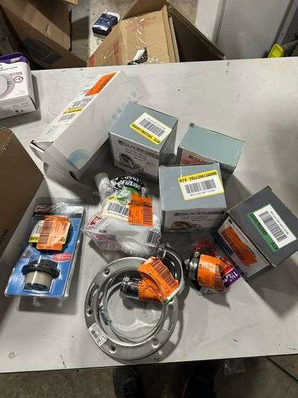 Assorted Bathroom Hardware - Lambrecht Auction, Inc.