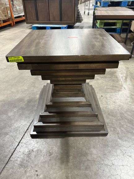 Hannodream End Table - Lambrecht Auction, Inc.