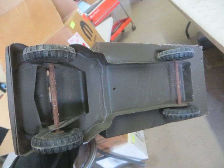 Structo Army Truck - Lambrecht Auction, Inc.