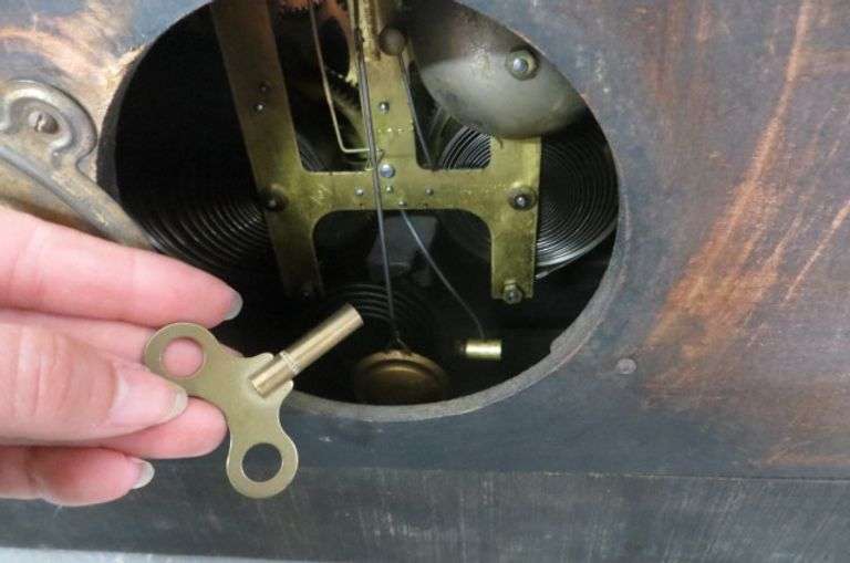 Gilbert Mantle Clock w/ Pendulum & Key - Lambrecht Auction, Inc.