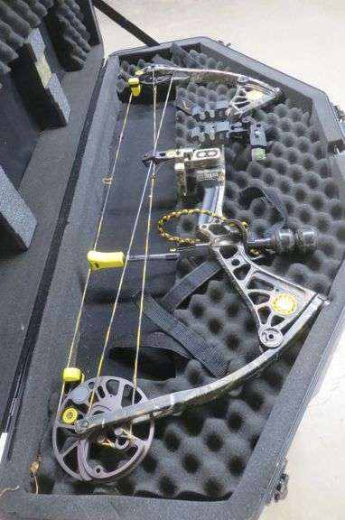 Mathews Solocam Compound Bow w/ Hard-sided Case - Lambrecht Auction, Inc.
