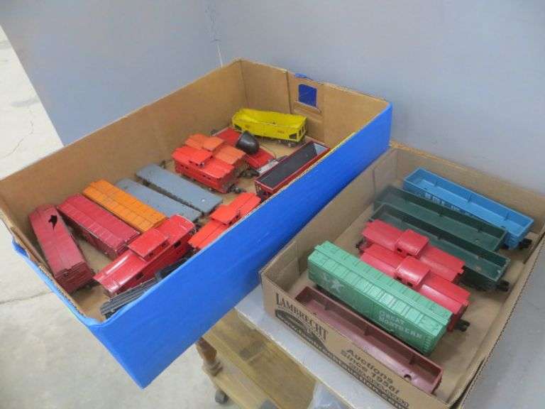 American Flyer Mostly S Gauge Train Cars - 2 Flats - Lambrecht Auction ...