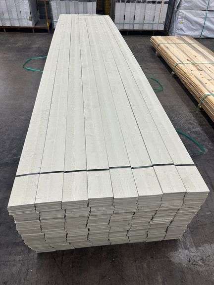 Primed Euro Spruce Bevel Lap Siding, 1/2"x6"x16' - Lambrecht Auction, Inc.