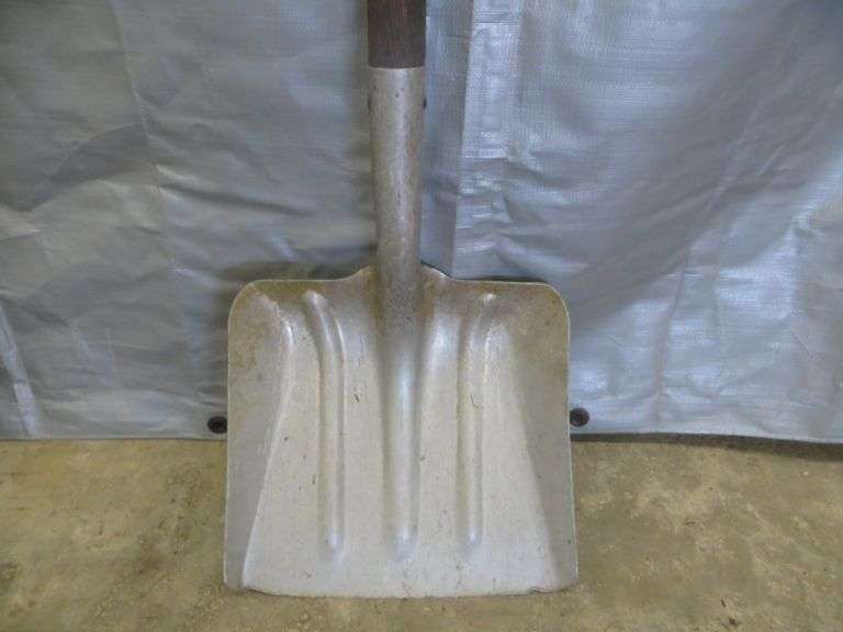 Aluminum Flat Shovel - Lambrecht Auction, Inc.