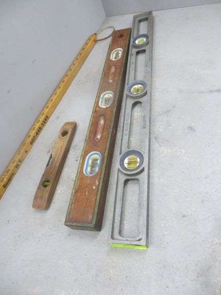 2' Wooden & Aluminum Levels, Torpedo Level - Lambrecht Auction, Inc.