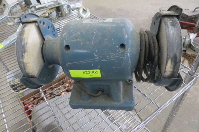 Reliant 6" Bench Grinder w/ Felt Wheels - Lambrecht Auction, Inc.