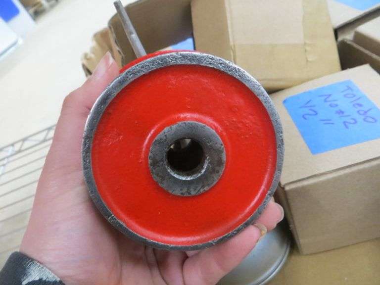 Toledo Pipe Threader w/Dies 1/4" to 2" - Lambrecht Auction, Inc.