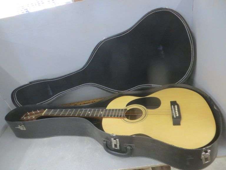 Montana 6 String Acoustic Guitar w/Hard Case - Lambrecht Auction, Inc.