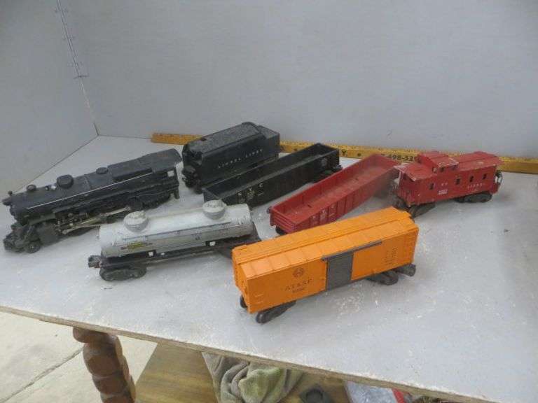 Lionel 2035 Locomotive & Tender w/ Assorted Train Cars - Lambrecht ...