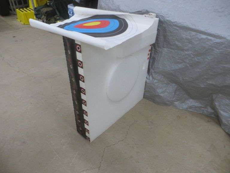 Hips Archery Target - NIB - Lambrecht Auction, Inc.