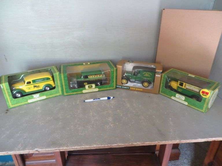 Ertle John Deere Die Cast Trucks - Lambrecht Auction, Inc.