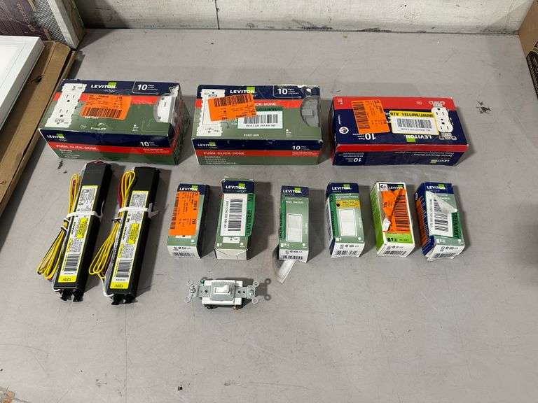 Assorted box of electrical components - Lambrecht Auction, Inc.