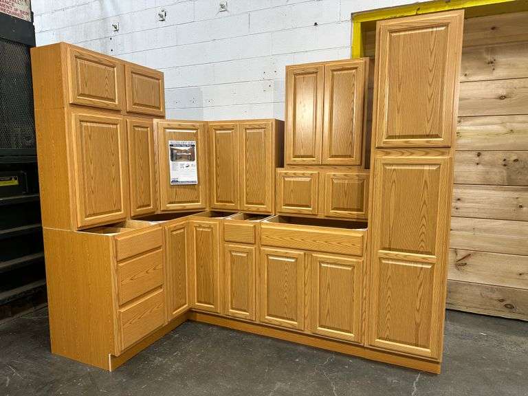 Regal Oak Kitchen Cabinet Set 10'x10' - Lambrecht Auction, Inc.