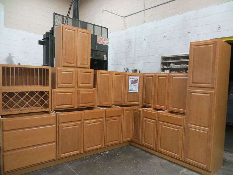 Regal Oak Kitchen Cabinet Set 10'x15' - Lambrecht Auction, Inc.