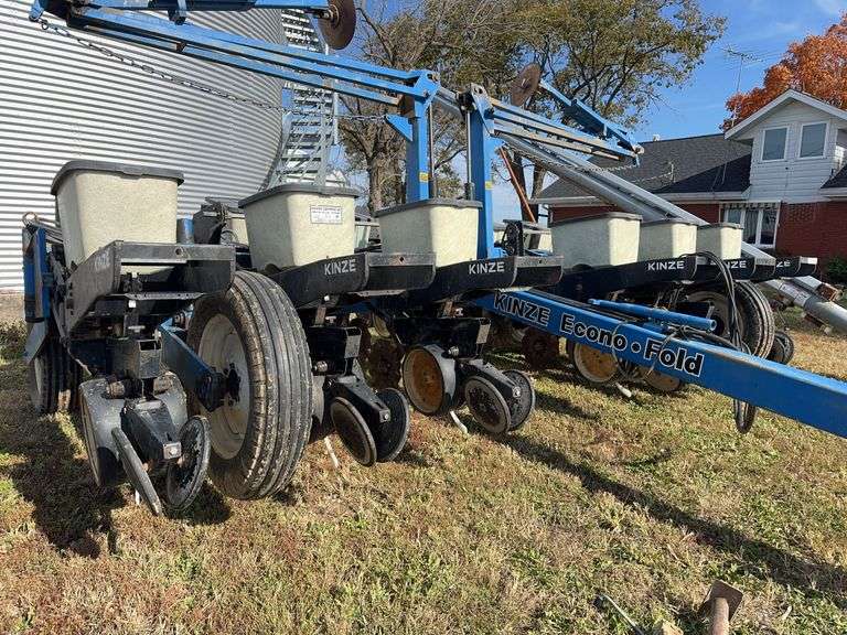 Kinze Econo-Fold 12/30 Planter, Corn/Bean Meters, Marker Cylinders New ...