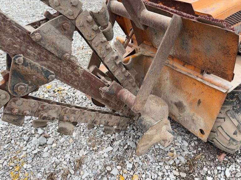 Case 25+4XP Articulating Rubber Tire Trencher, 1995 model, 5’ digging ...