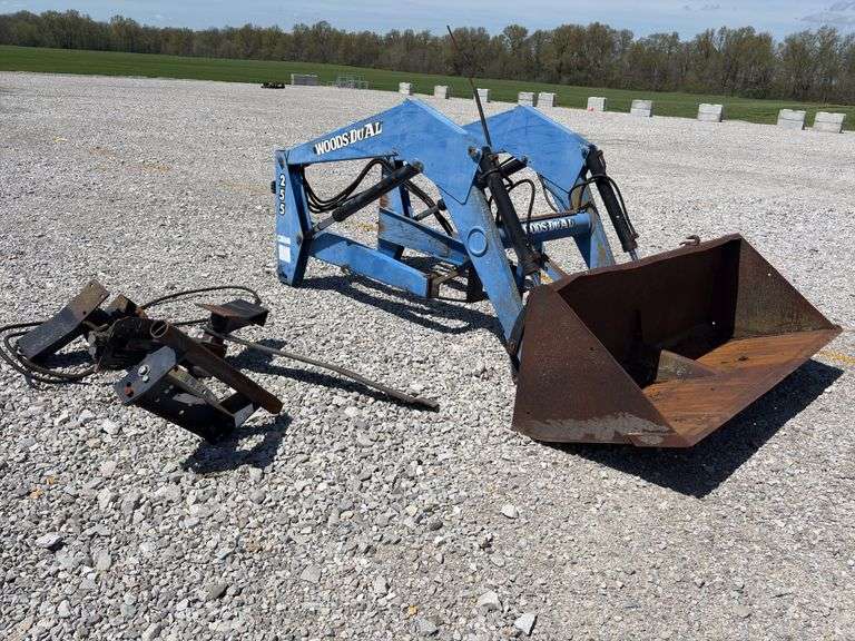 Woods-DuAl 255 Loader, 7’ smooth bucket, hydraulic Hoses in poor ...
